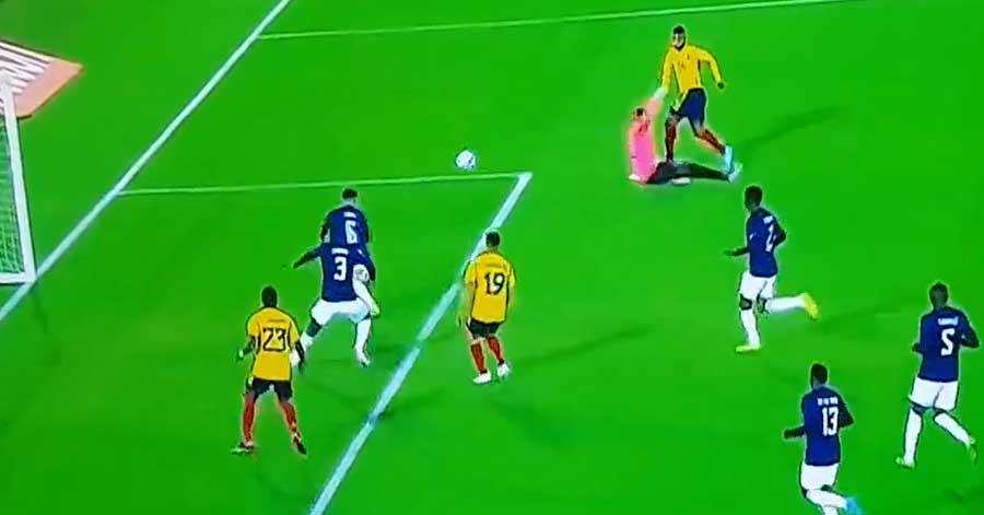 Video: el autogol que rompió el empate entre la Selección Colombia y ...