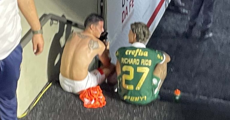 Las imágenes de James y Richard Ríos en el clásico en que fueron rivales